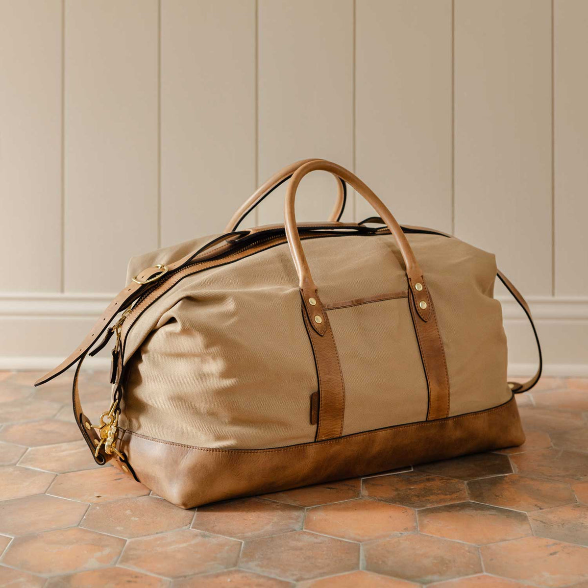 Canvas Weekender – Clayton & Crume