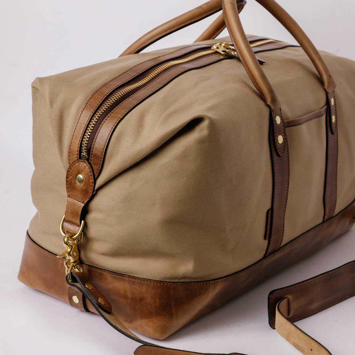 Canvas Weekender – Clayton & Crume